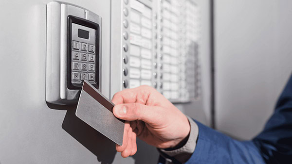 Cloud-Based Access Control Systems vs. IP-Based in 2025